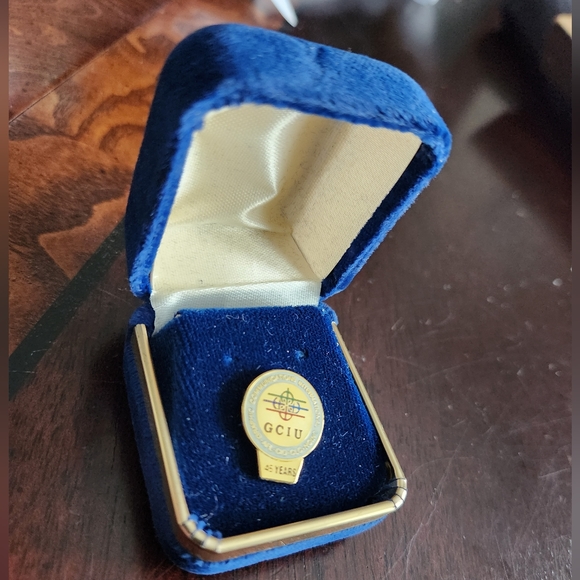 Vintage | Accessories | Vintage Gciu Lapel Pin Graphic Communications ...